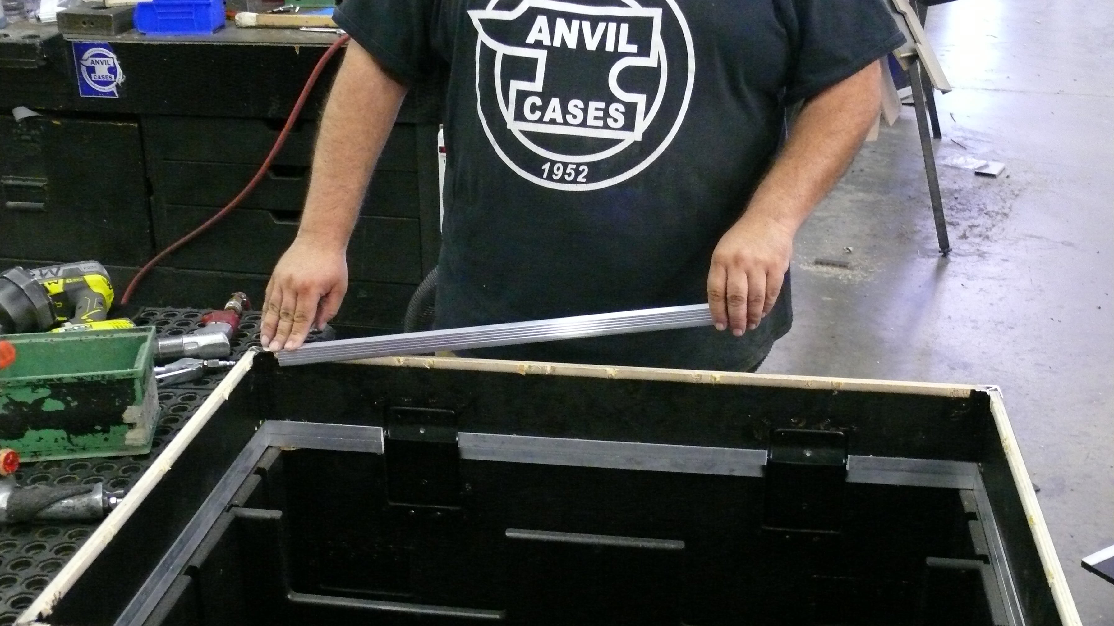 Service – Calzone & Anvil Case Co.