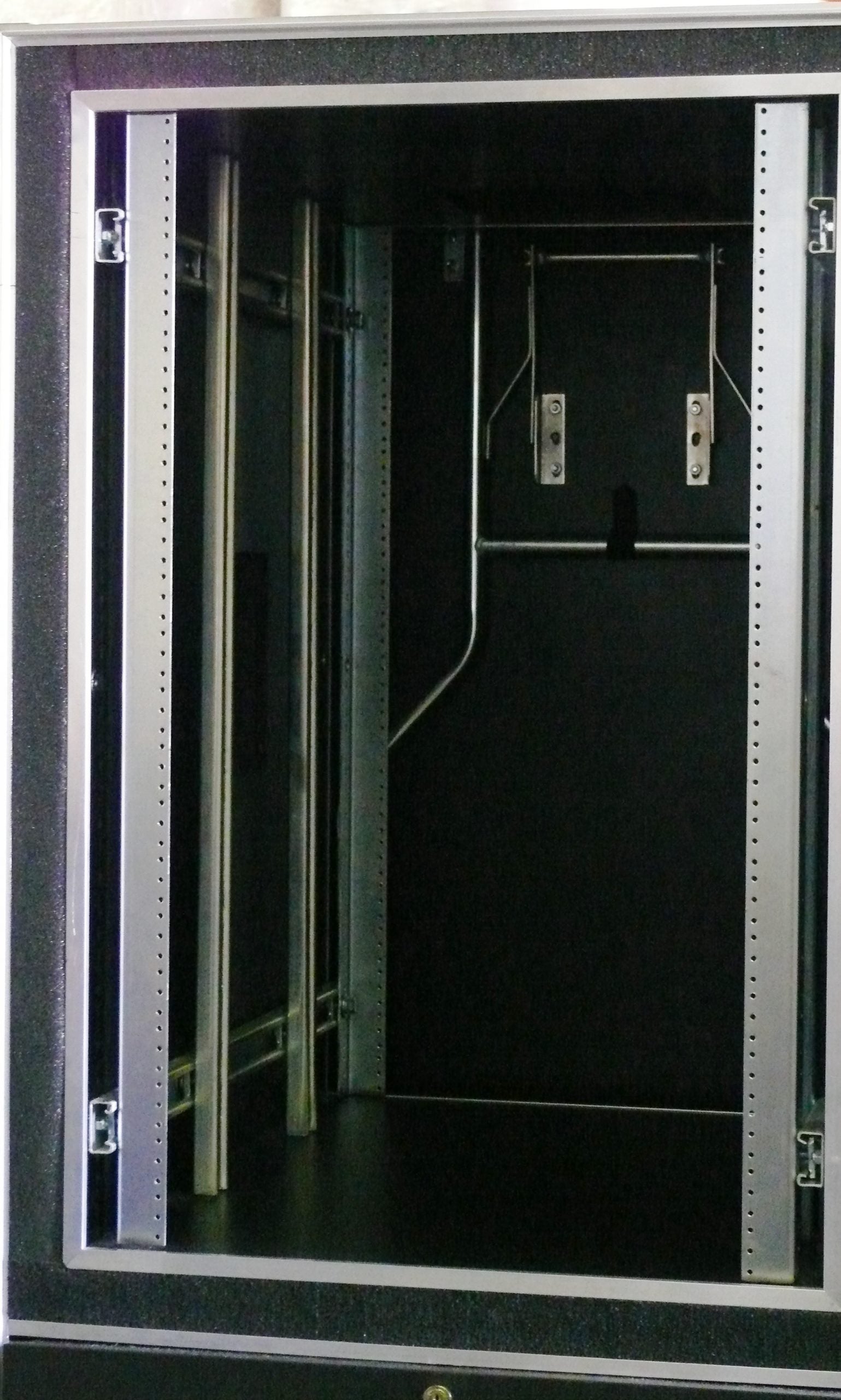 Rackmount Rails – Calzone & Anvil Case Co.