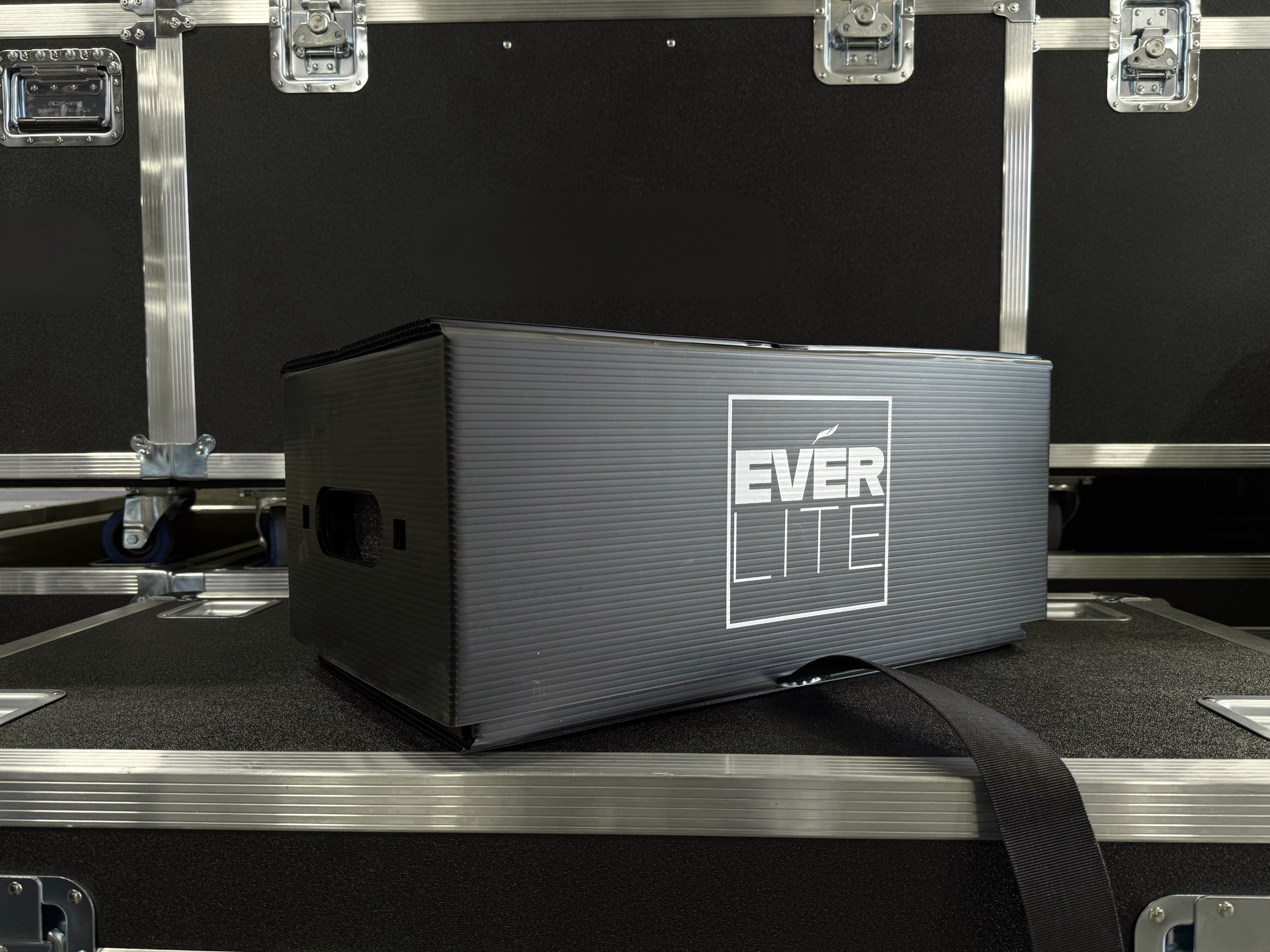 EverLite Plastic Shipping Boxes | Calzone Anvil